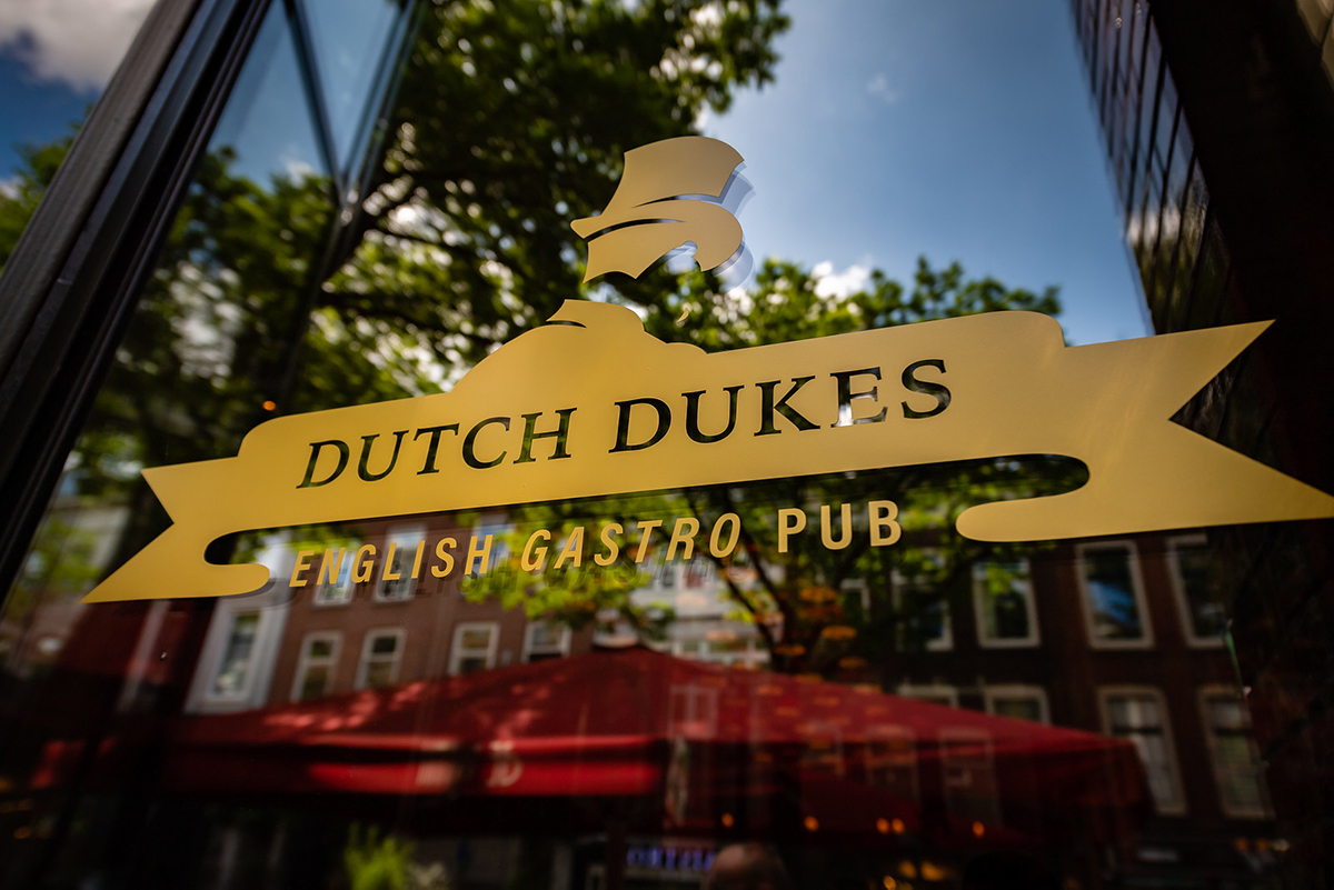 Dutch Dukes: Ongedwongen Britse gezelligheid in Rotterdam - JFK